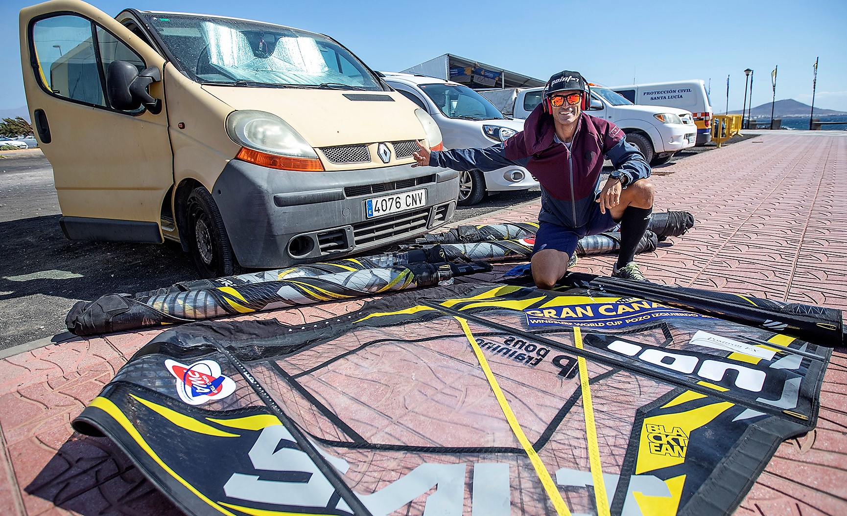 JOSEP PONS Our guider and trainer in the waves. - POINT-7