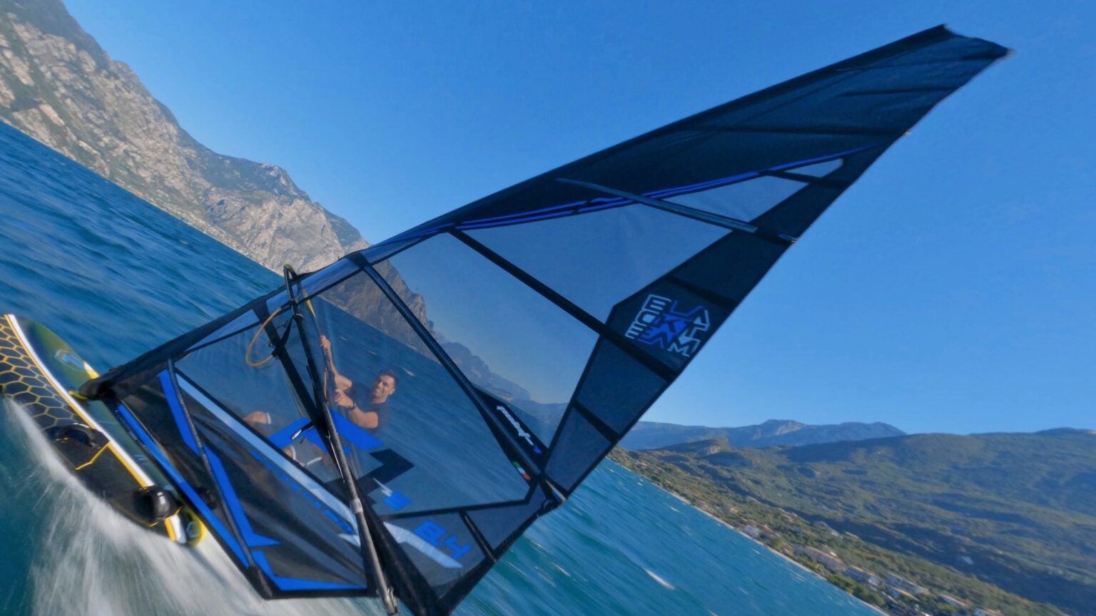 F1e Vs FIN LINES : The difference - POINT-7